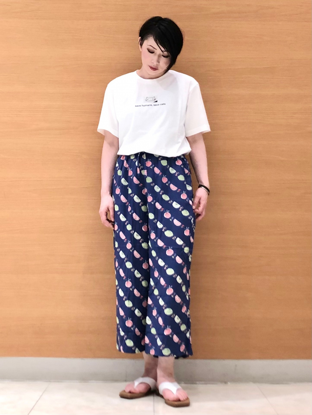 「PEACE FOR ALL UT グラフィックTシャツ（半袖・レギュラーフィット）村上春樹」の着用コーディネート| ユニクロ