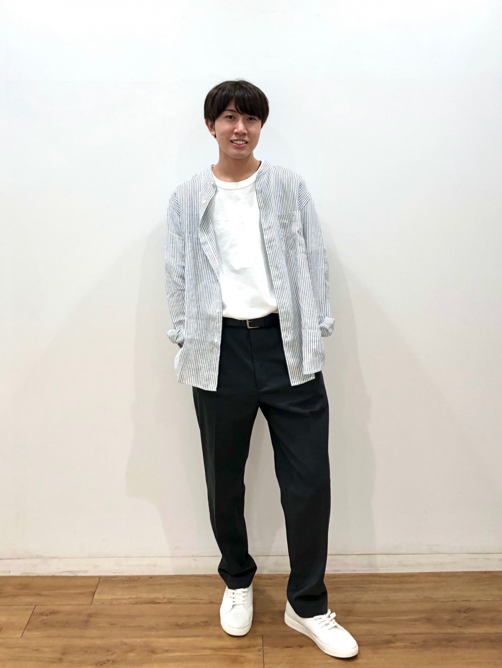 「オックスフォードオーバーサイズプルオーバー（半袖）、タックテーパードパンツ（ウルトラライト・ワイドフィット）」の着用コーディネート| ユニクロ