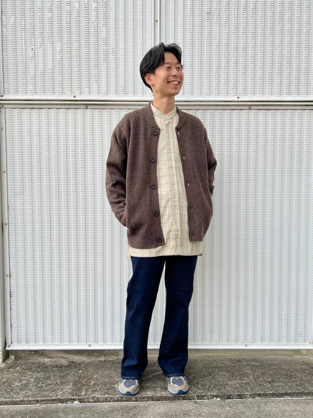 「ケーブルVネックベスト、スリムフレアジーンズ（丈標準73cm）」の着用コーディネート| ユニクロ