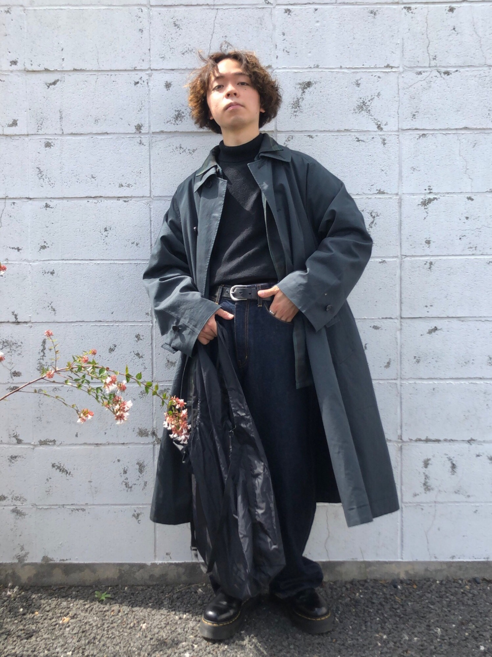 「フーデッドジップアップブルゾン、ポケッタブル2WAYバッグ」の着用コーディネート| ユニクロ公式