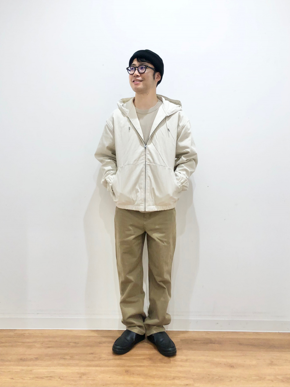 「フーデッドジップアップブルゾン、ポケッタブル2WAYバッグ」の着用コーディネート| ユニクロ