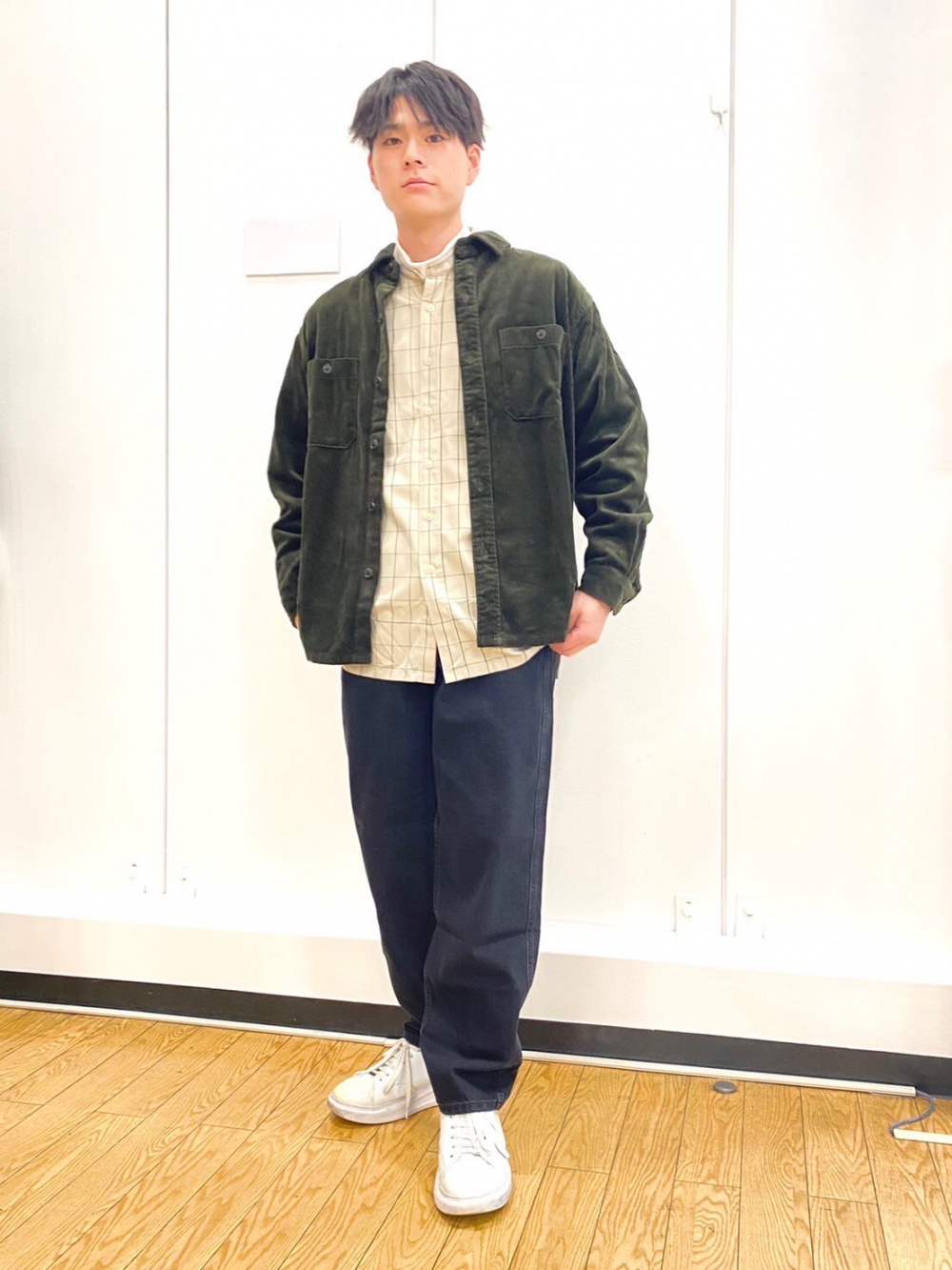 「PEACE FOR ALL UT グラフィックTシャツ（半袖・レギュラーフィット）平野歩夢、ワイドフィットジーンズ（丈標準74～77cm ...