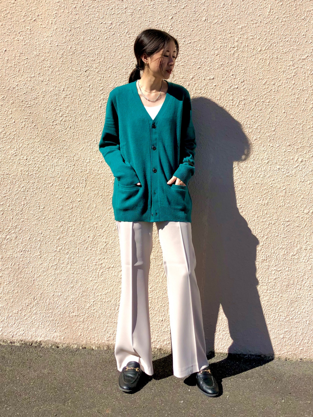 「ドレープフレアパンツ（丈標準68～70cm）」の着用コーディネート| ユニクロ