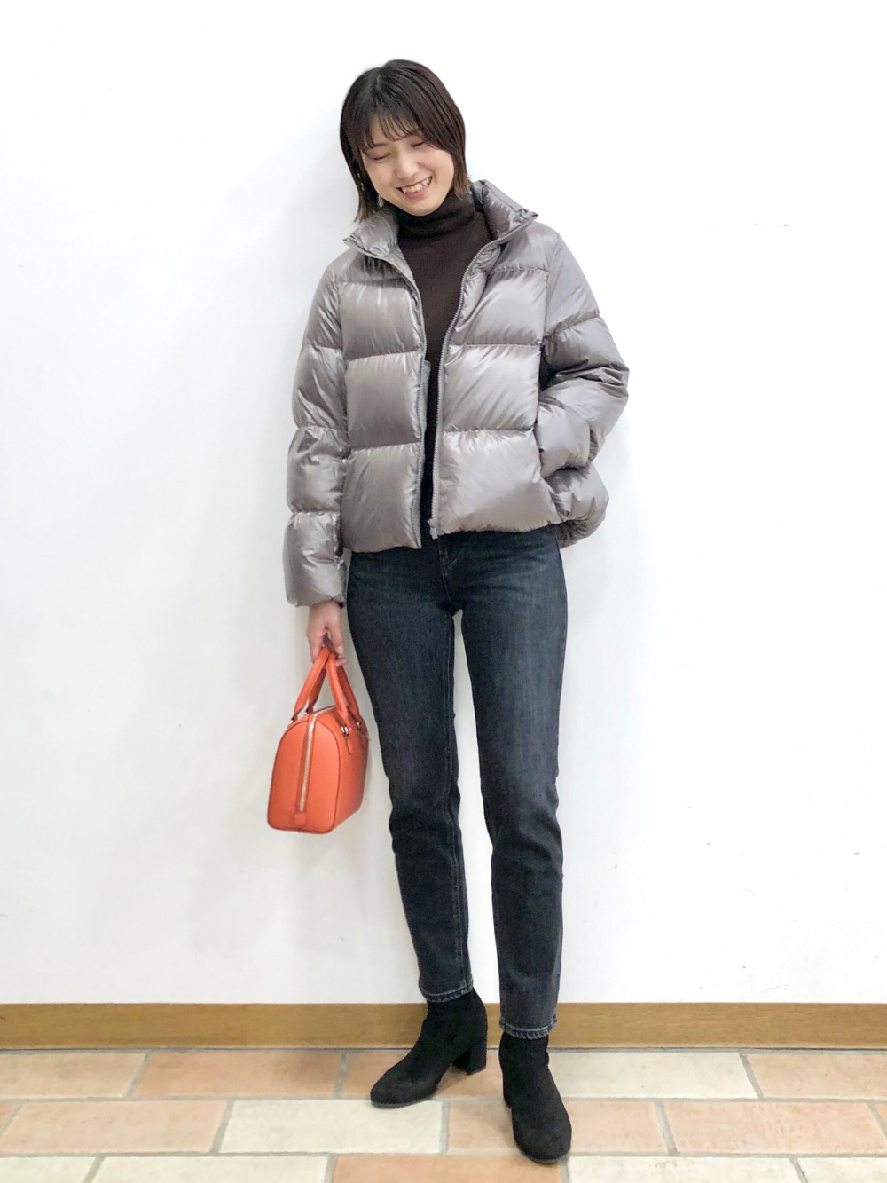 「ウルトラライトダウンシャイニーボリュームジャケット、コーデュロイワイドパンツ（丈標準69～71cm）」の着用コーディネート| ユニクロ