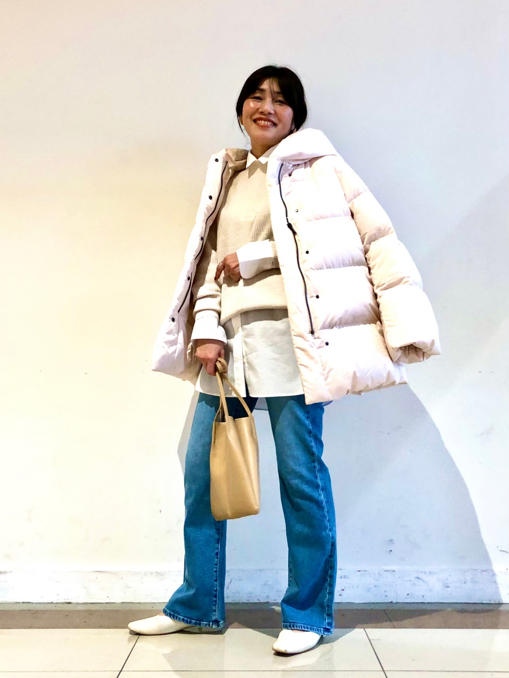 「プリントVネックブラウス（長袖）、スリムフレアジーンズ（丈標準73cm）」の着用コーディネート| ユニクロ