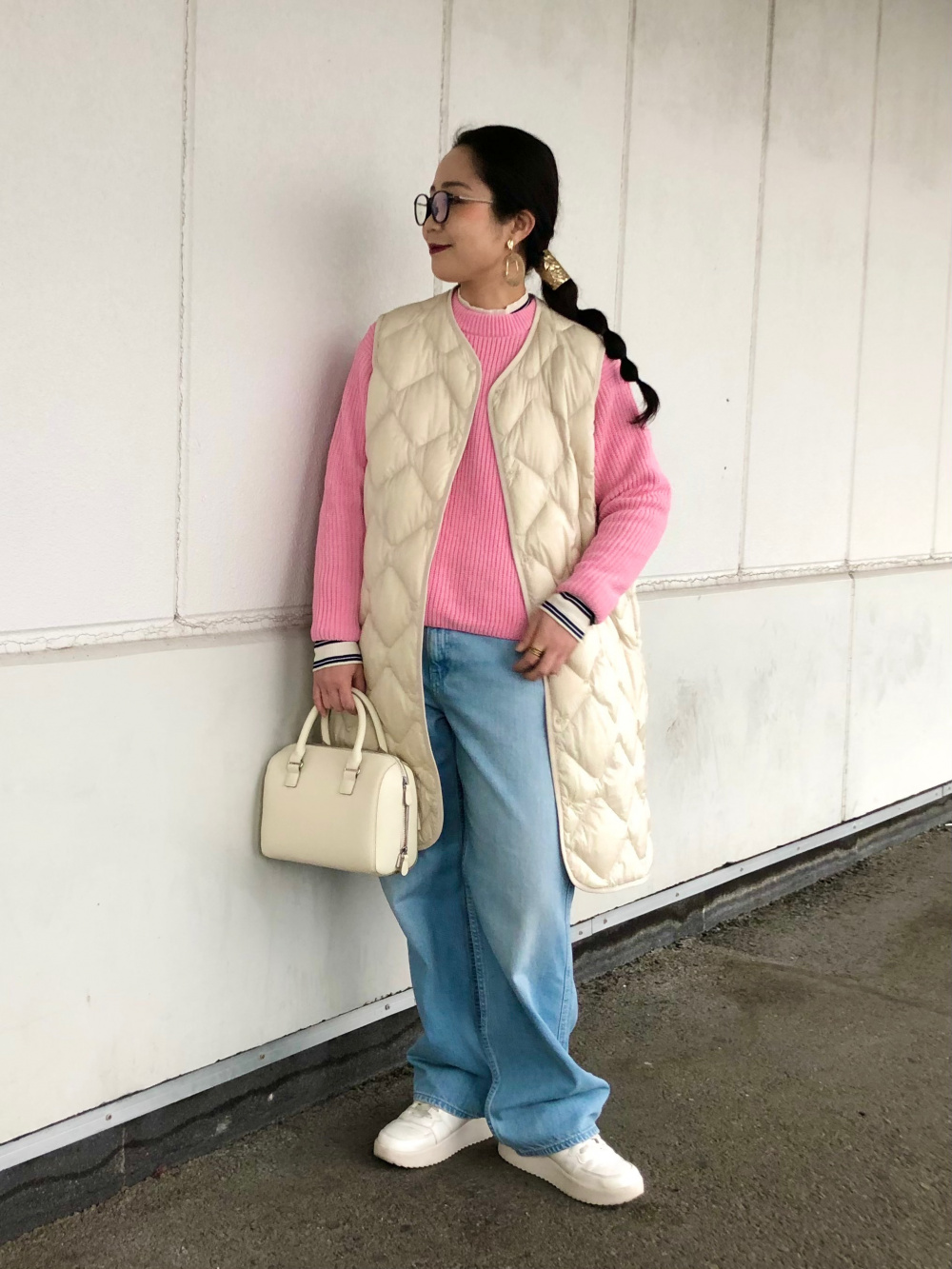 「ウルトラライトダウンロングベスト、オーバーサイズポロシャツ（長袖）」の着用コーディネート| ユニクロ