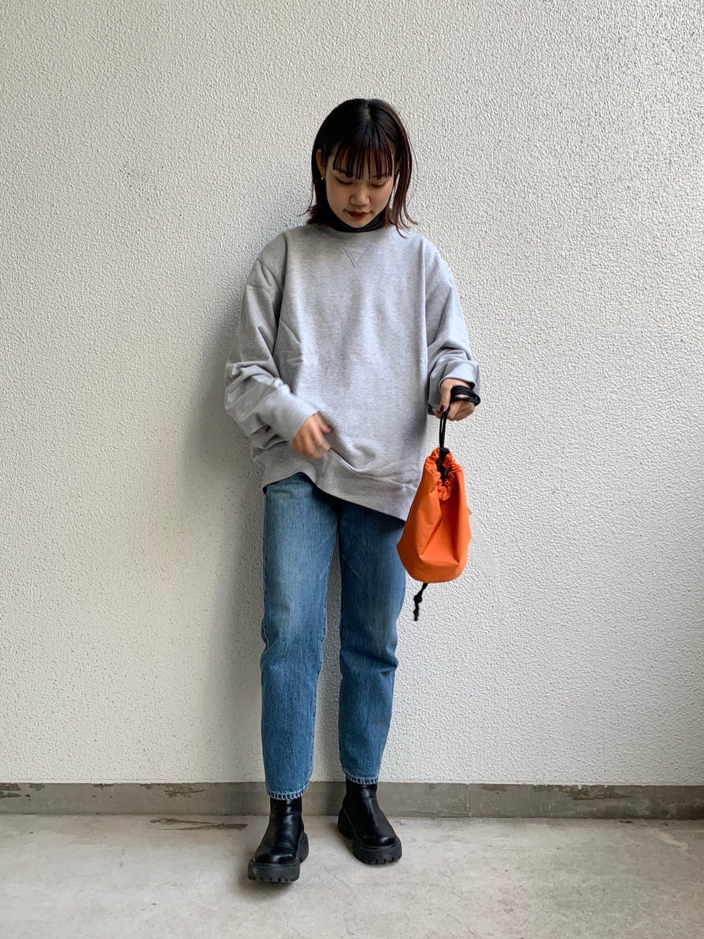 「ボーイフレンドテーパードジーンズ（アンクル丈・丈標準66cm）」の着用コーディネート| ユニクロ公式