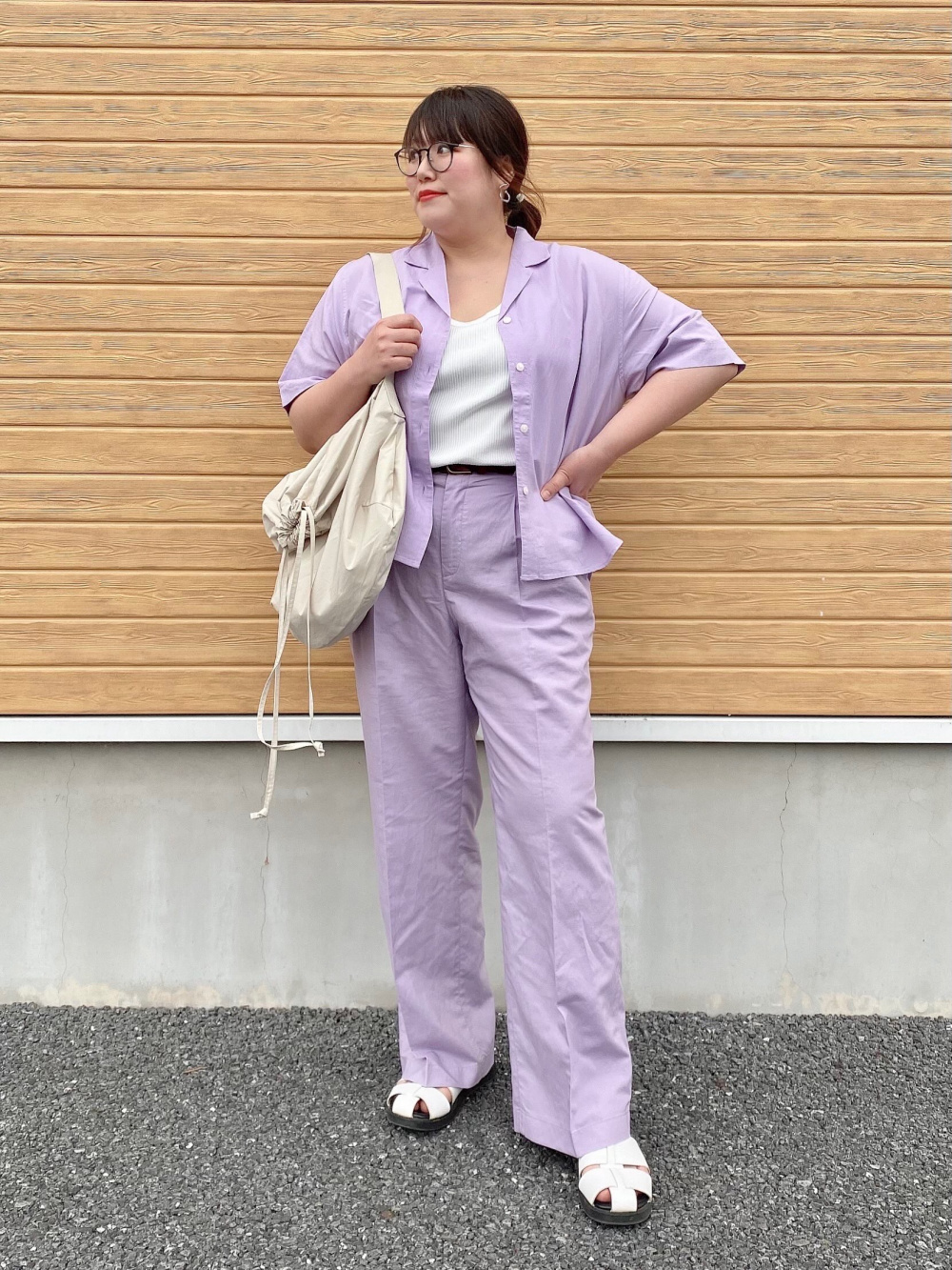 「リネンブレンドタックワイドパンツ（丈長め74cm）」の着用コーディネート| ユニクロ公式