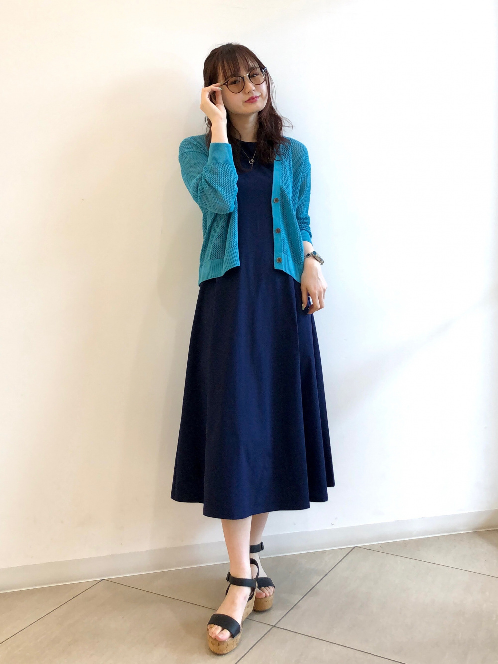 「ウルトラストレッチエアリズムワンピース（ノースリーブ・標準丈・112.5～123.5cm）、スクエアサングラス」の着用コーディネート| ユニクロ