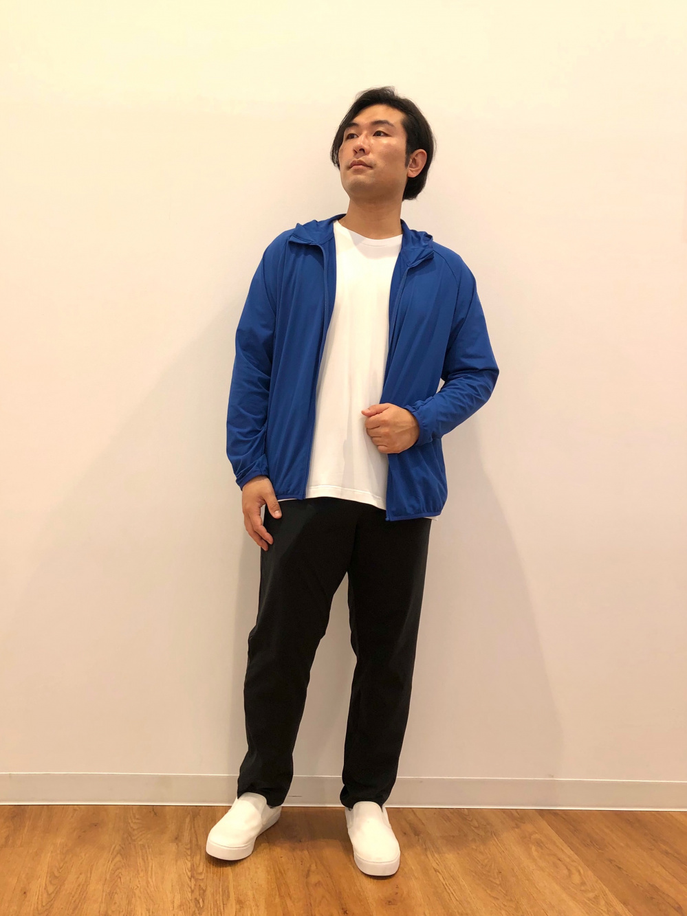 「ドライEXクルーネックTシャツ ライト（半袖）、ドライEX UVカットフルジップパーカ（長袖）」の着用コーディネート| ユニクロ公式