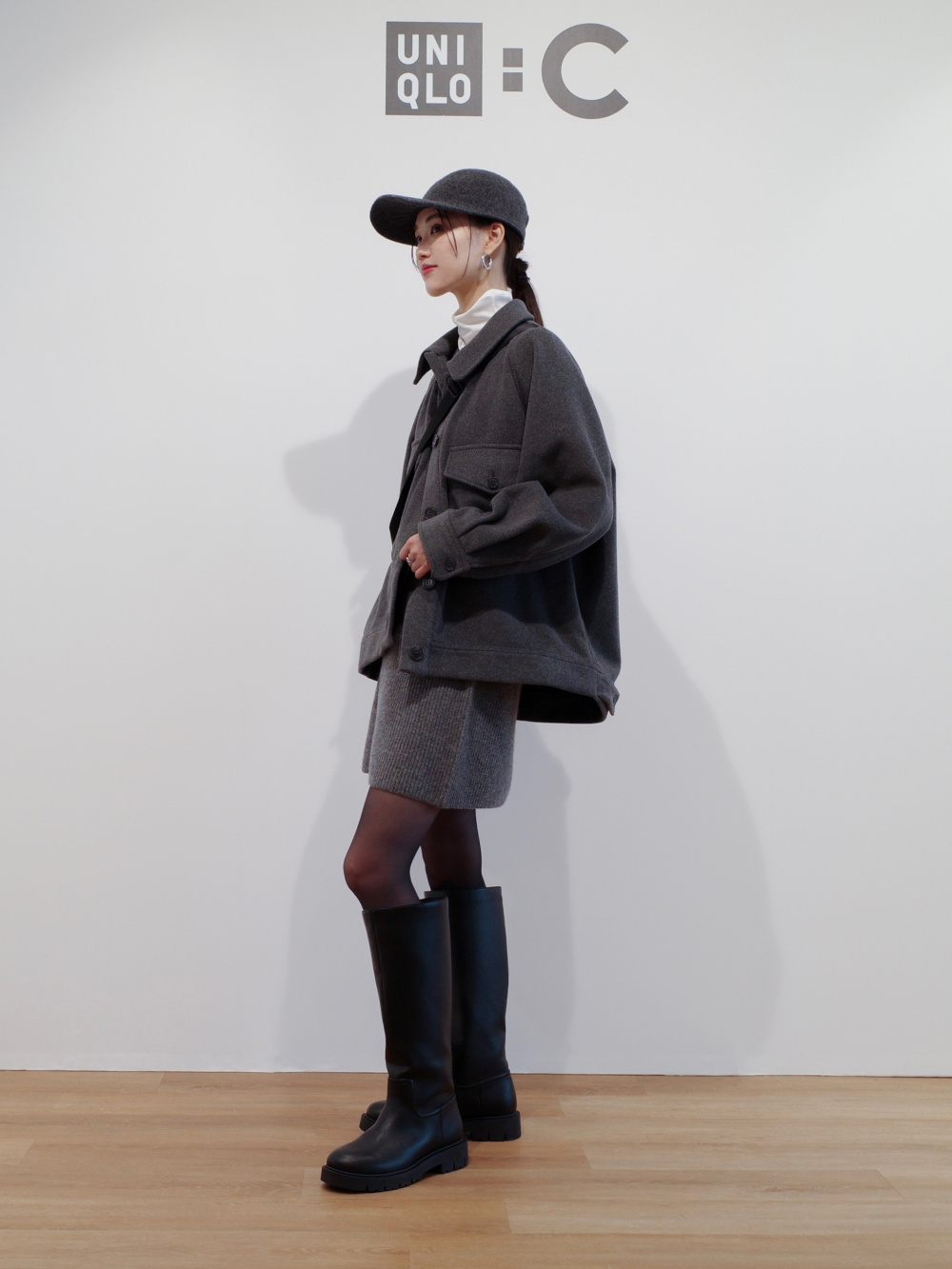 「シフォンプリーツワンピース（長袖・標準丈・115～125cm）、アジャスタブルウールキャップ」の着用コーディネート| ユニクロ公式