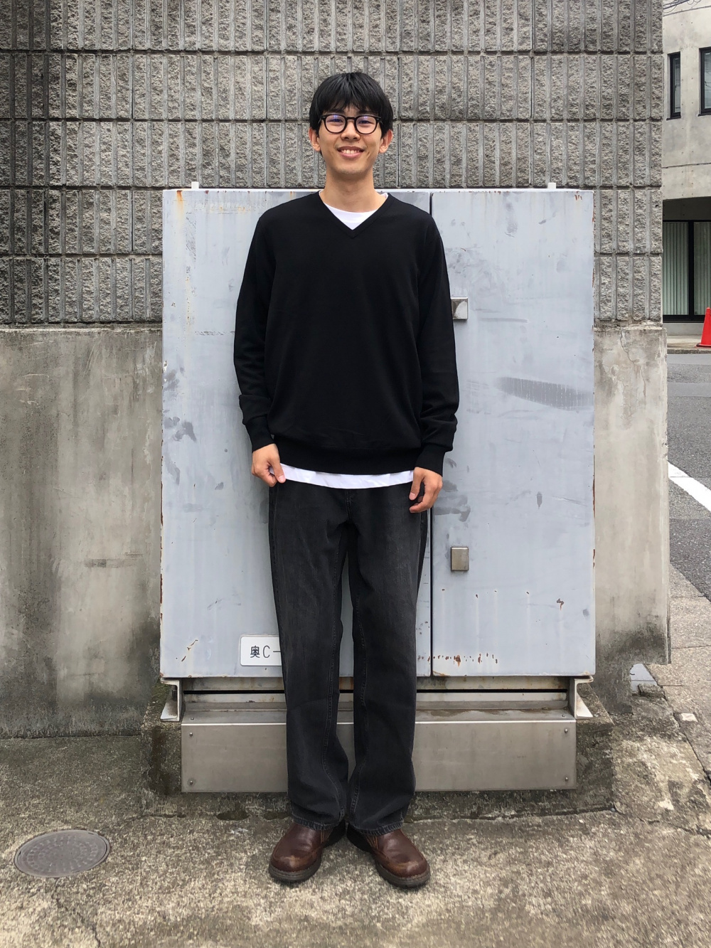 「ブロックテックパーカ（3Dカット）、エアリズムコットンUVカットクルーネックT（長袖）」の着用コーディネート| ユニクロ公式