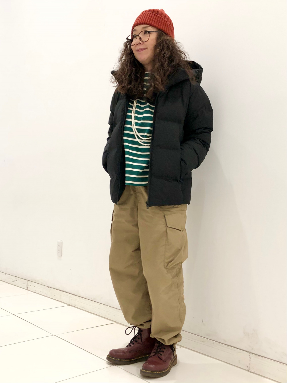 「スウェットクルーネックシャツ、ワイドフィットパラシュートカーゴパンツ」を使ったコーディネート