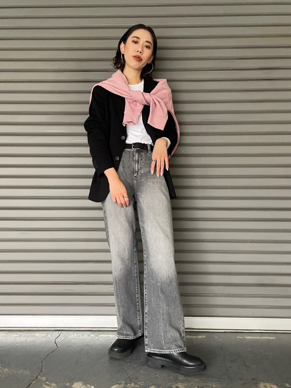 「コンフォート2Bジャケット（袖丈着丈標準）、ケーブルVネックニットベスト」の着用コーディネート| ユニクロ公式