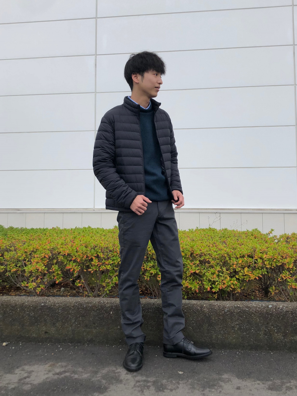 「スウェットハーフジッププルオーバー（長袖）、オックスフォードストライプシャツ（長袖）」の着用コーディネート| ユニクロ公式