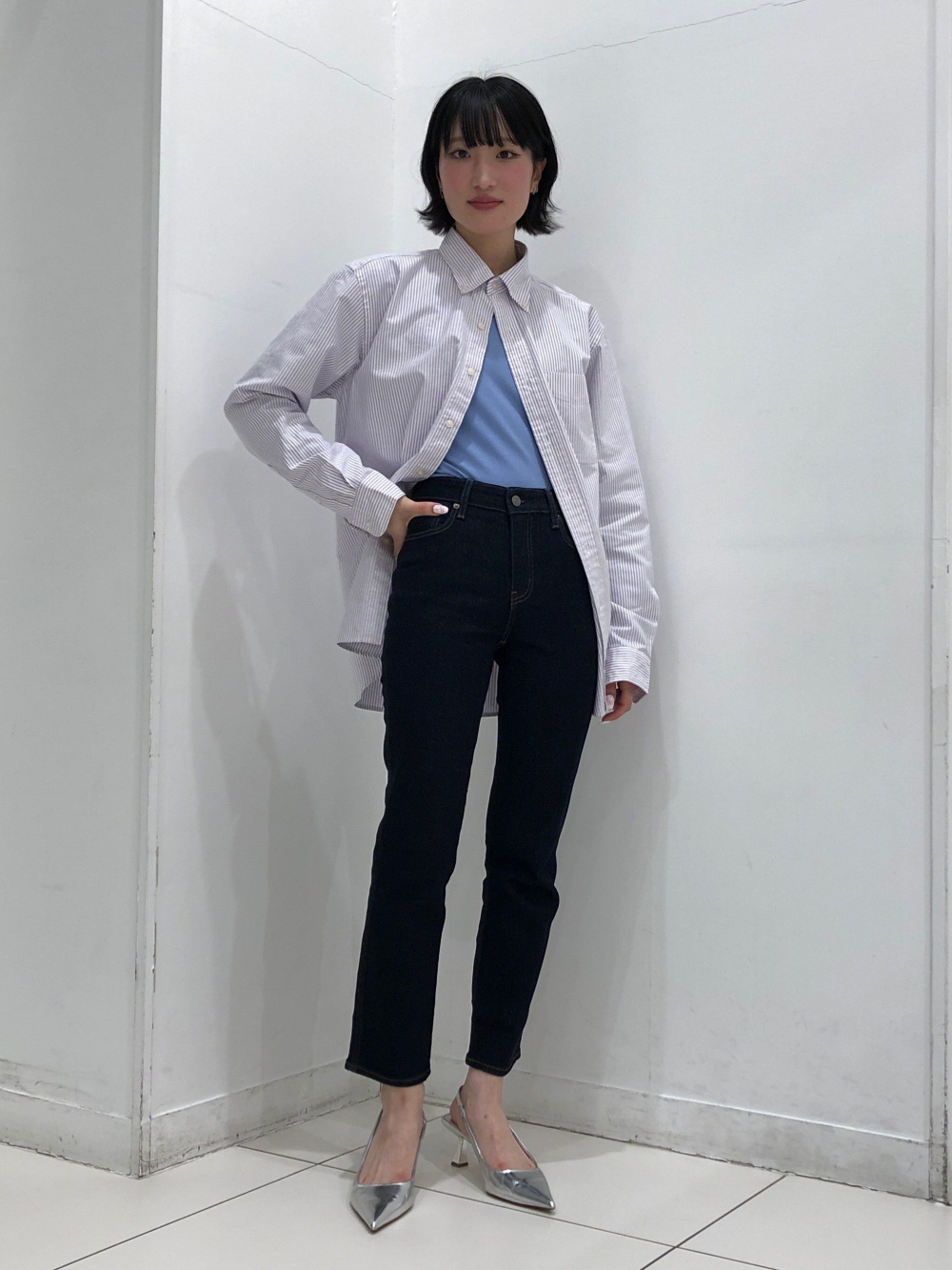 「彈性合身九分牛仔褲(褲長68cm)」的穿搭靈感 | UNIQLO台灣
