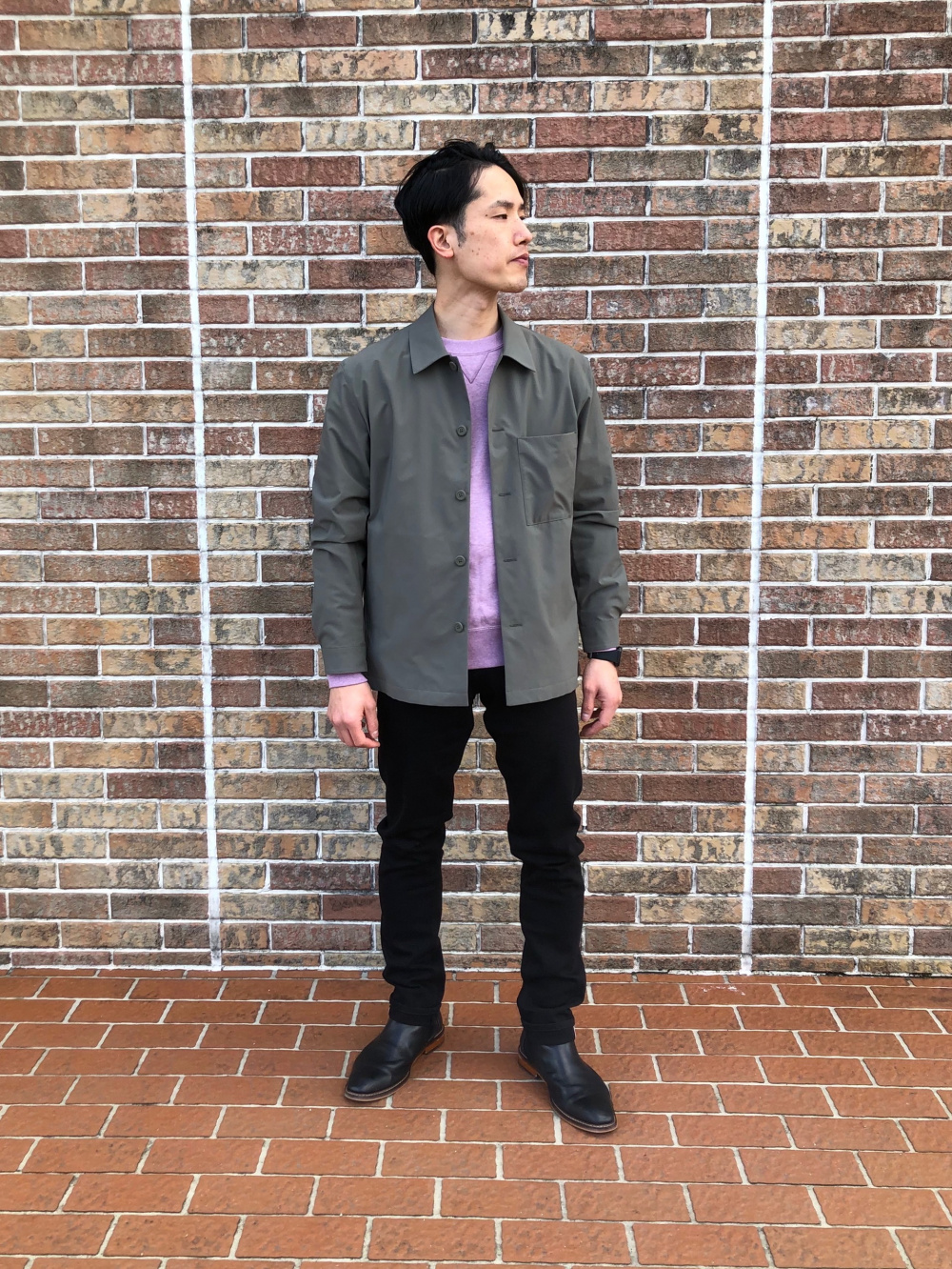 「感動襯衫式外套(輕量透氣)(仿棉質)、Jean-Michel Basquiat King Pleasure UT印花T恤(短袖)」的穿搭靈感 ...