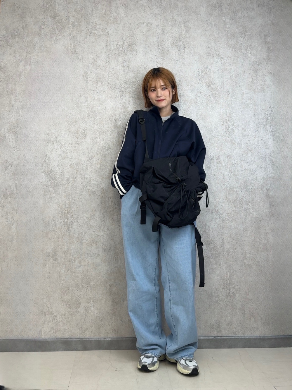 「ドレープデニムタックパンツ（丈標準72～74cm）」の着用コーディネート| ユニクロ公式