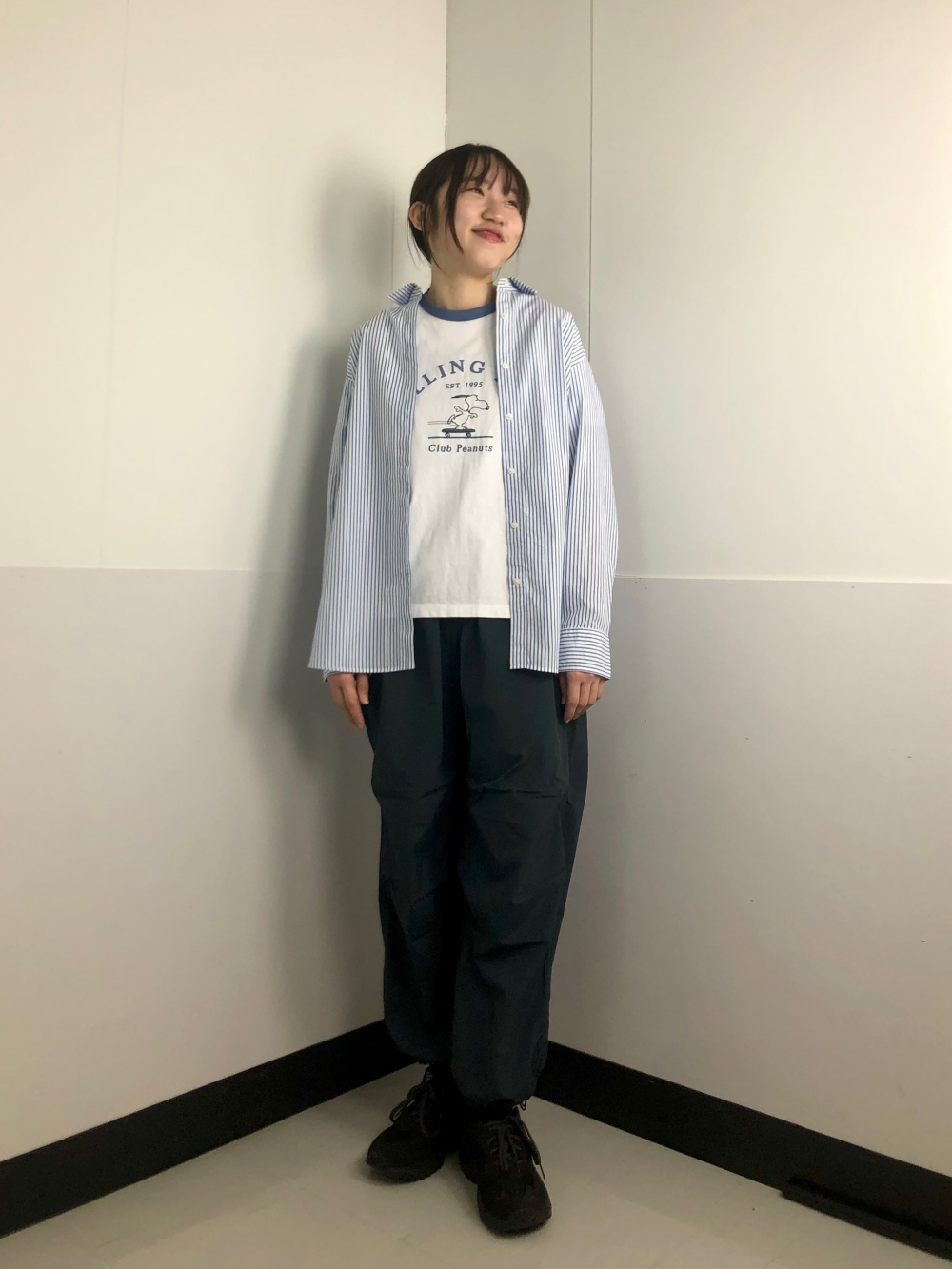 「ピーナッツ スポーツクラブ UT、GIRLS バギージーンズ（デニム）」の着用コーディネート| ユニクロ公式