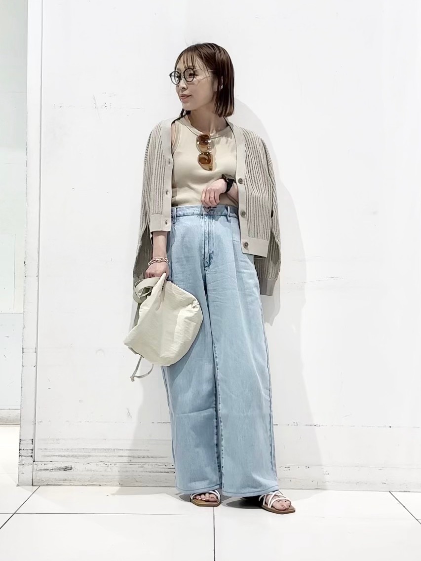 「ドレープデニムタックパンツ（丈標準72～74cm）」の着用コーディネート| ユニクロ公式