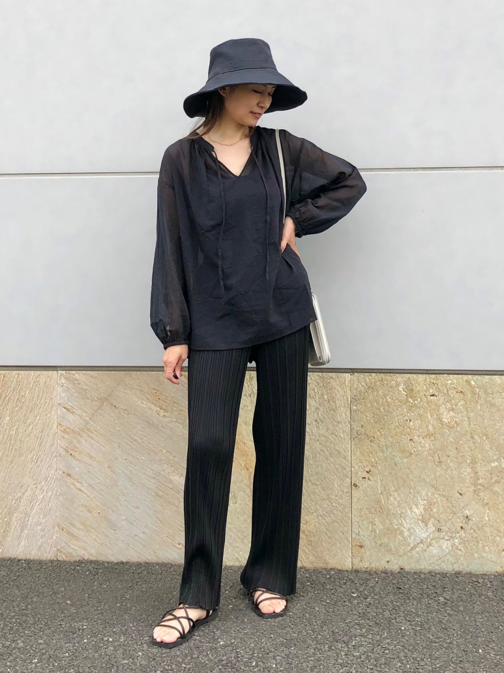 「プリーツノースリーブT セットアップ可能、プリーツストレートパンツ（丈標準64.5～66.5cm・セットアップ可能）」の着用コーディネート ...