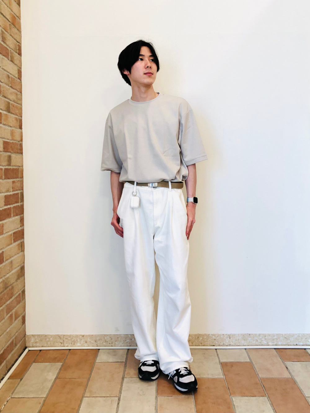 「ドレープデニムタックパンツ（丈標準72～74cm）」の着用コーディネート| ユニクロ公式