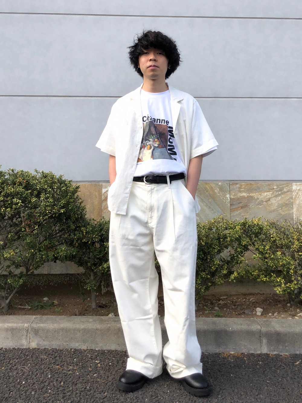 「ドレープデニムタックパンツ（丈標準72～74cm）」の着用コーディネート| ユニクロ公式