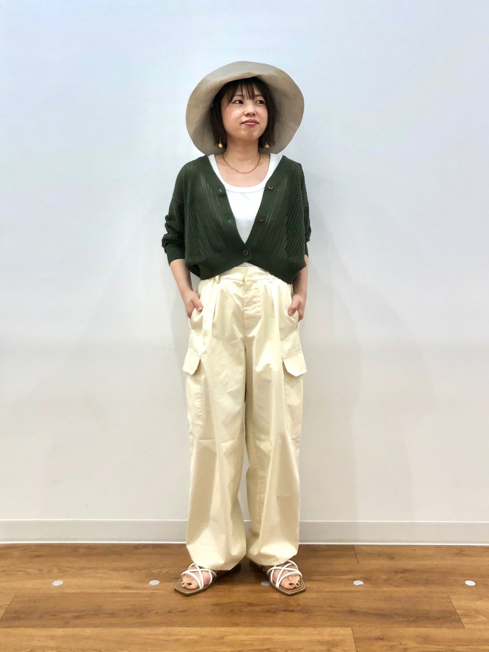 「イージーカーゴパンツ（丈標準68～70㎝）」の着用コーディネート| ユニクロ公式