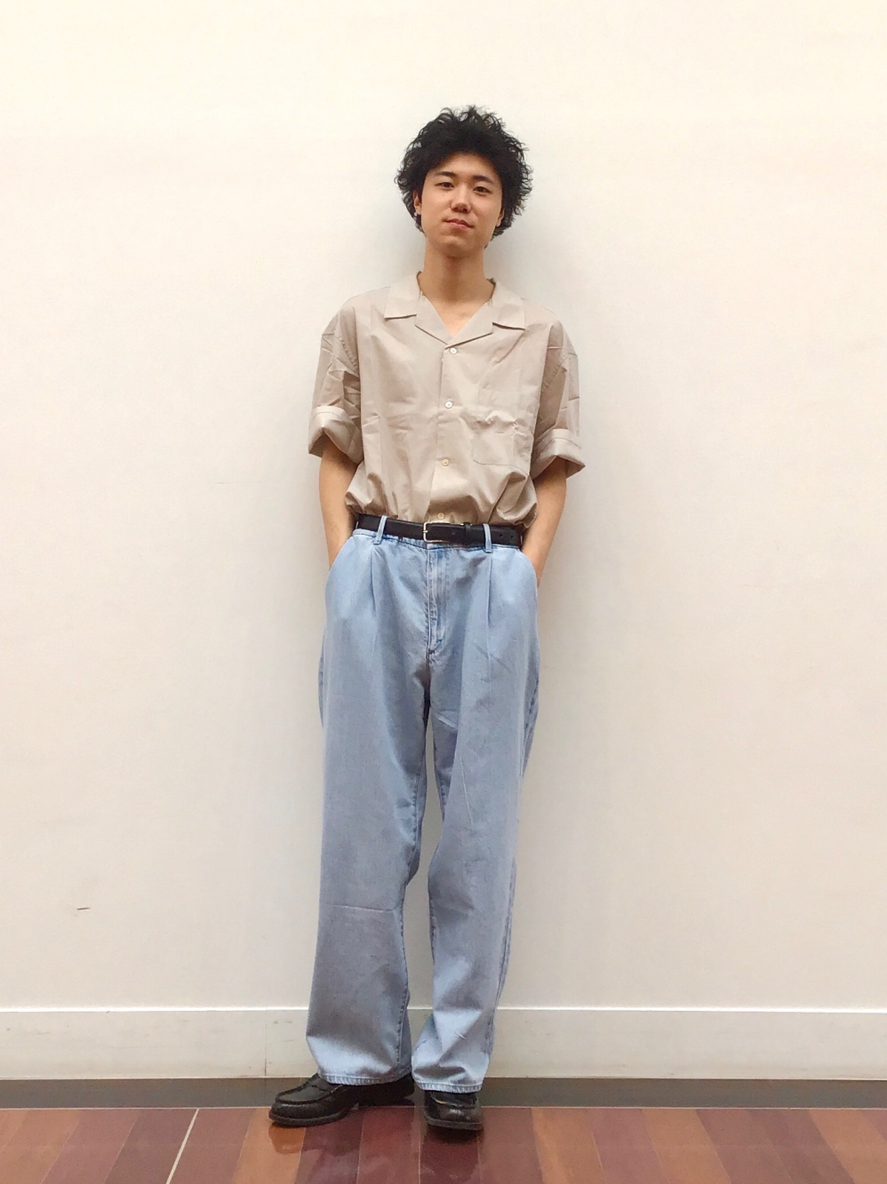 「ドレープデニムタックパンツ（丈標準72～74cm）」の着用コーディネート| ユニクロ公式