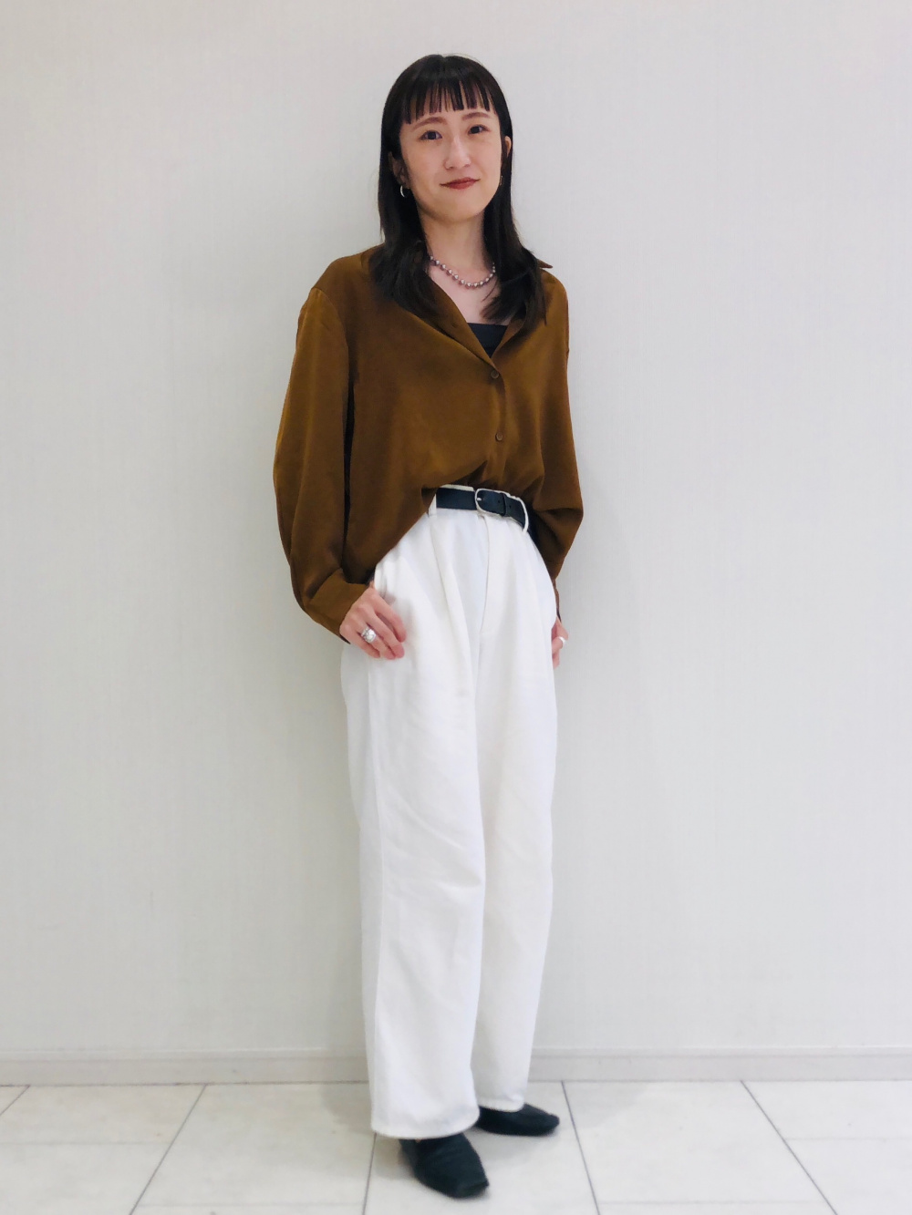 「緞面襯衫 477979 /、垂墜牛仔打褶長褲 (褲內襠長 72-74cm)」的穿搭靈感 | UNIQLO香港及澳門