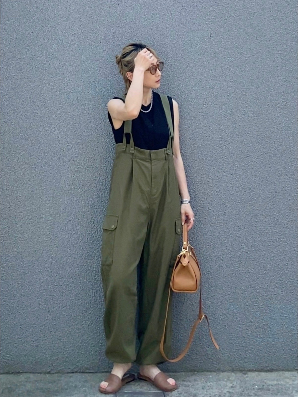 「UVカットVネックロングカーディガン、レーヨンスキッパーブラウス/ノースリーブ」の着用コーディネート| ユニクロ公式