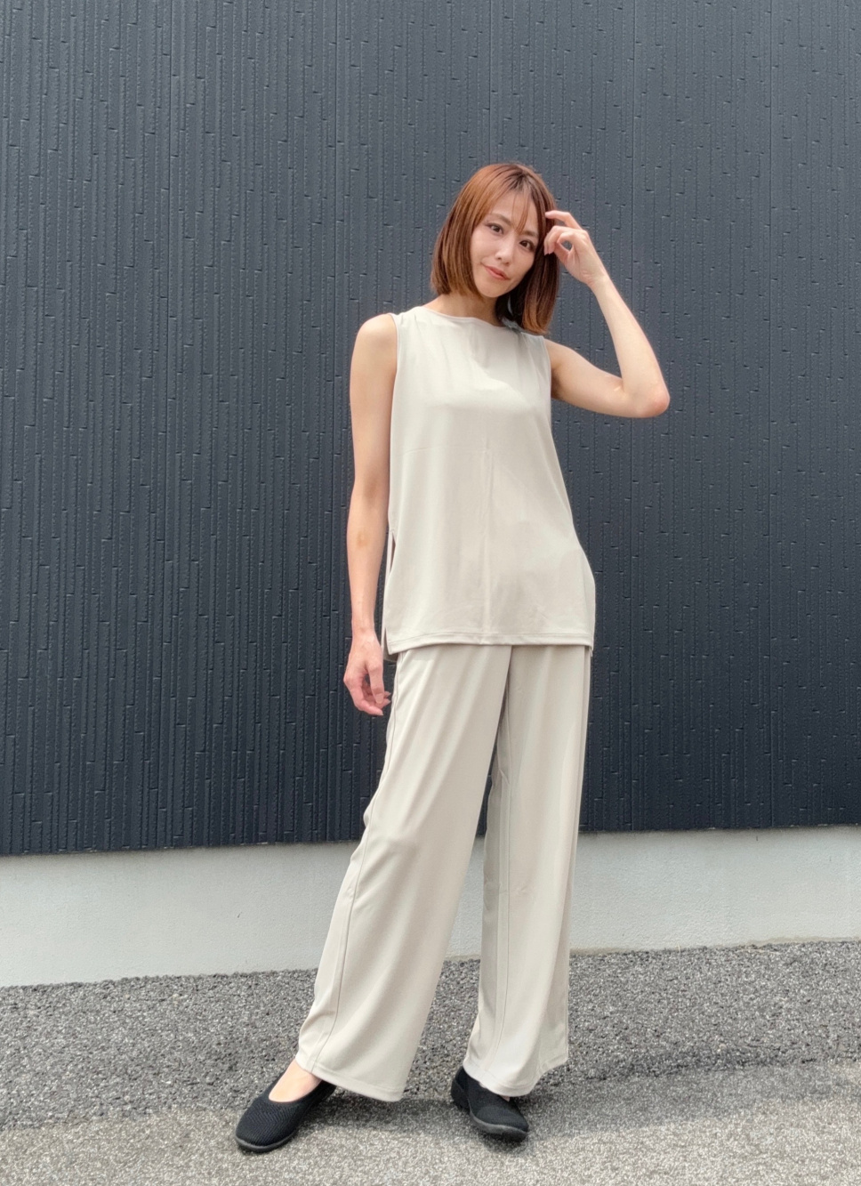 「코튼릴랙스T(5부)、크레이프저지스트레이트팬츠(다리길이73~76cm·긴기장)」의 착용 스타일링 리스트 | UNIQLO