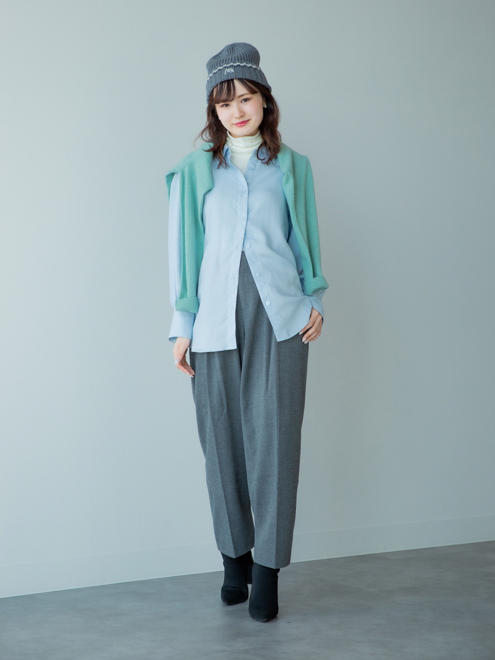 「パデッドトレンチコート、2WAYタックストレートパンツ」の着用コーディネート| ユニクロ公式