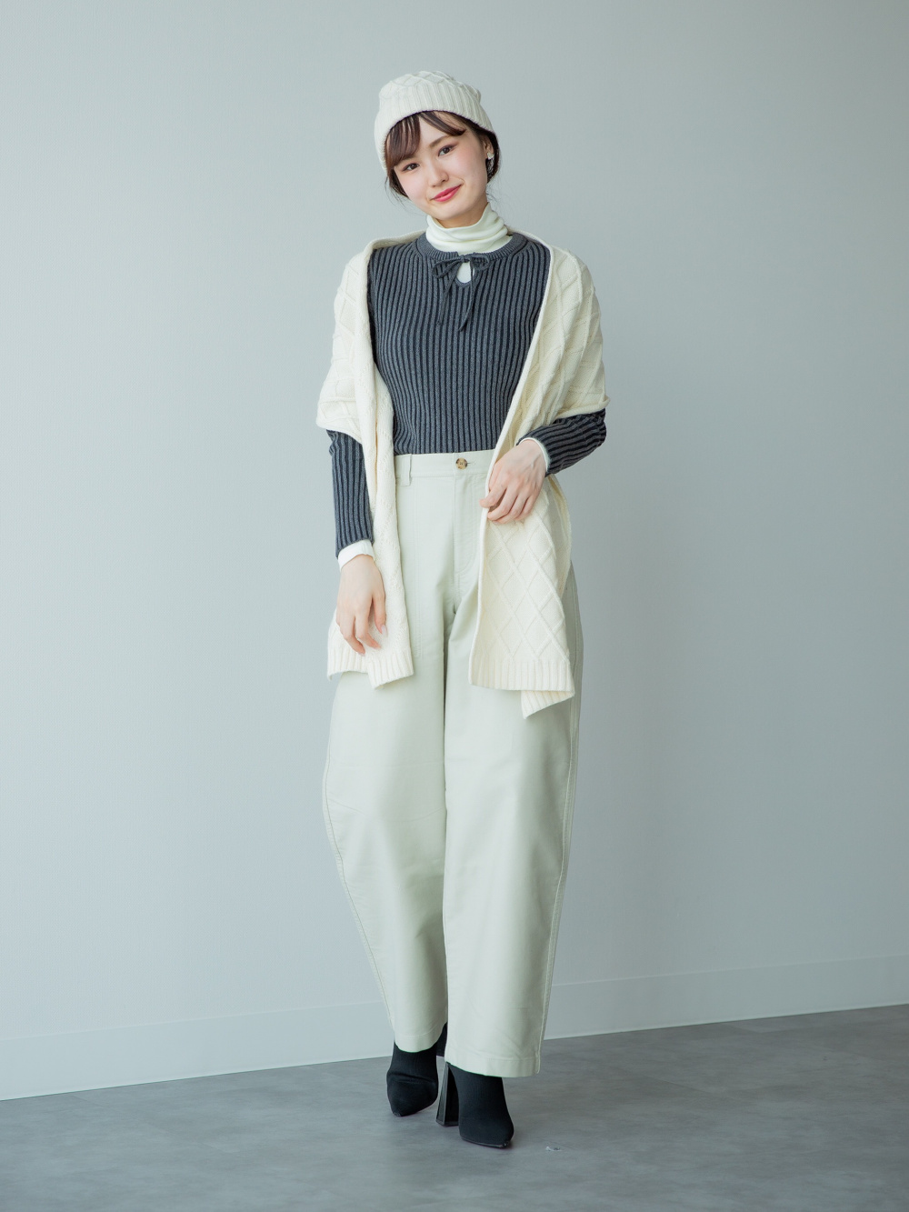 「リブタイネックセーター、カーブパンツ」を使ったコーディネート