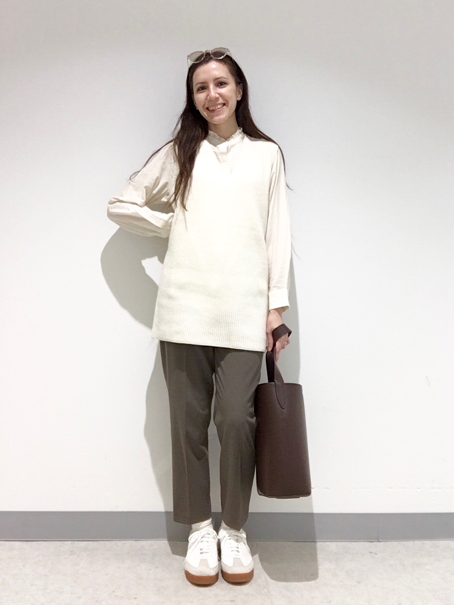 「2Way肩背包、特級彈性Active束口褲 465784」的穿搭靈感 | UNIQLO台灣