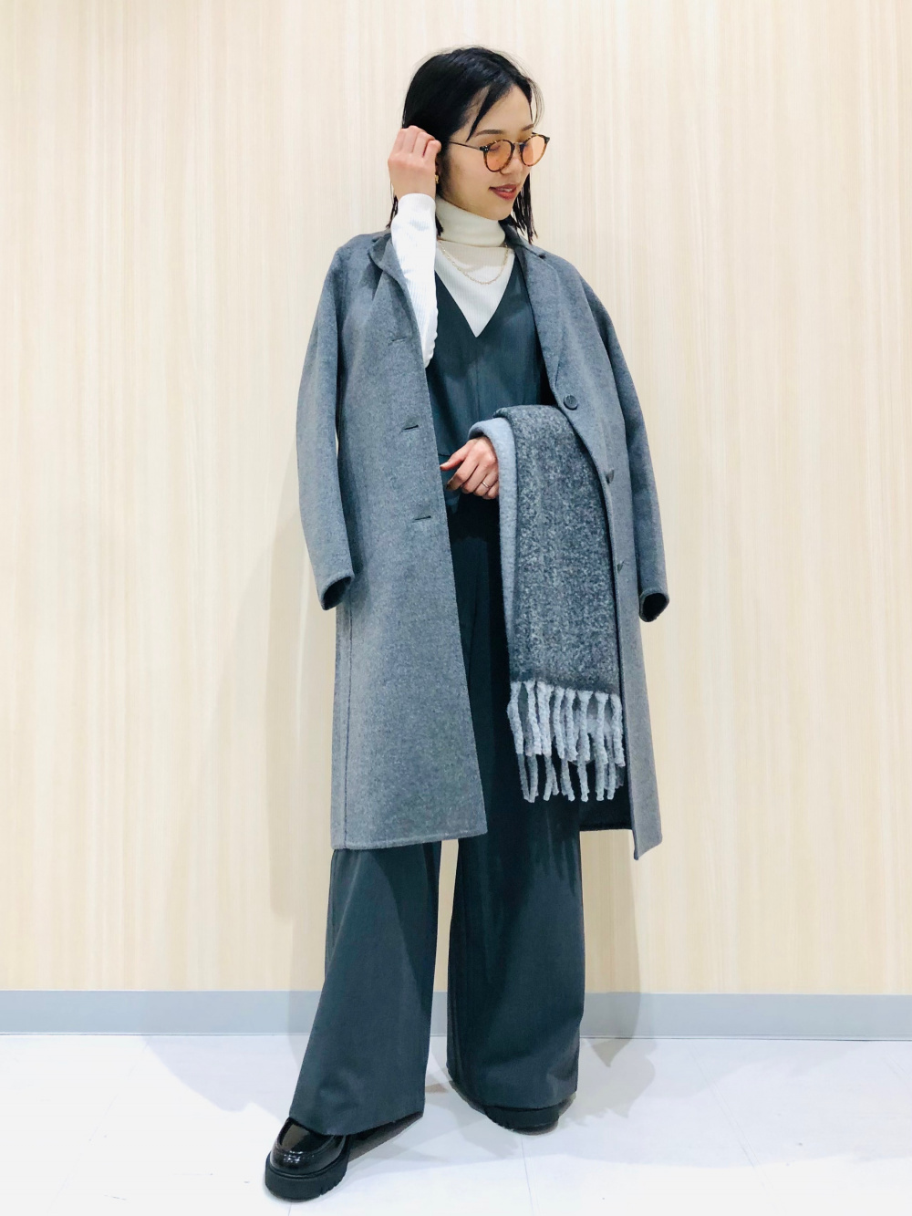 「超彈性運動束腳褲 (褲內襠長 66-68cm) 465784 /、抗 UV 太陽眼鏡」的穿搭靈感 | UNIQLO香港及澳門