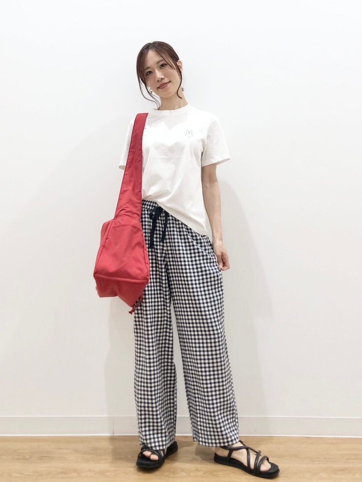 「miffy UT印花T恤(短袖)、泡泡紗長褲(格紋)」的穿搭靈感 | UNIQLO台灣