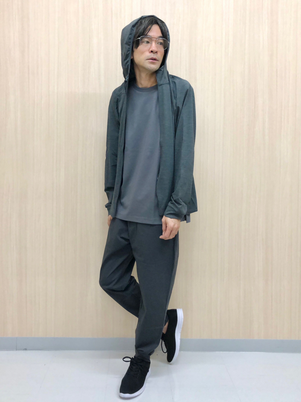 「エアリズムコットンノースリーブTシャツ、ドライEXUVカットフルジップパーカ」の着用コーディネート| ユニクロ公式