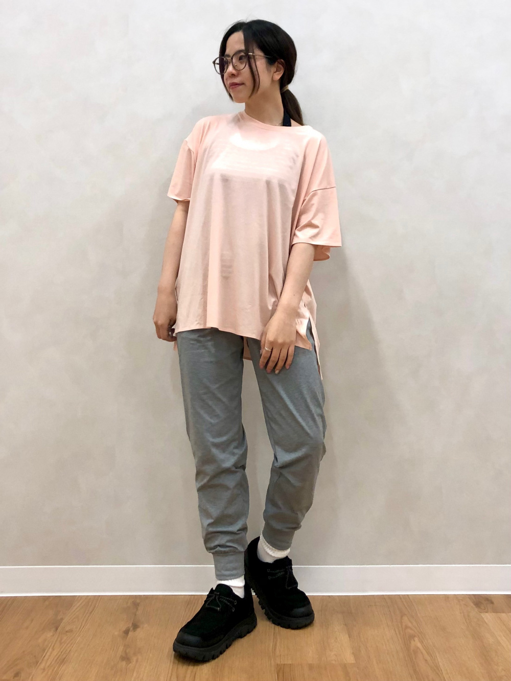 「AIRism無縫圓領長版T恤(短袖)、特級彈性Active束口褲 465784」的穿搭靈感 | UNIQLO台灣