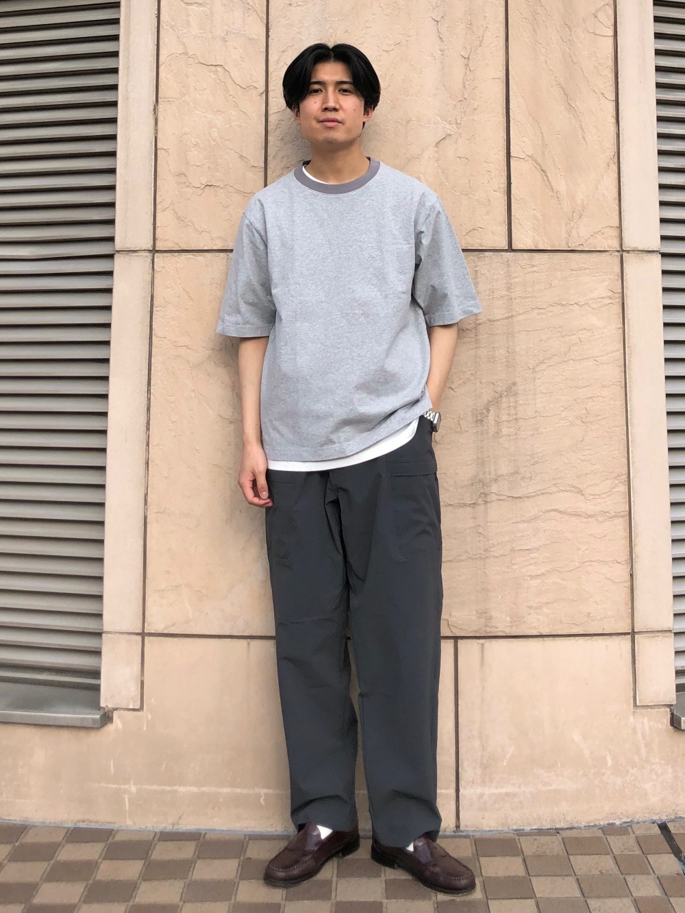 「圓領T恤(短袖) 465186 / 476294、寬版拼色T恤(短袖)」的穿搭靈感 | UNIQLO台灣