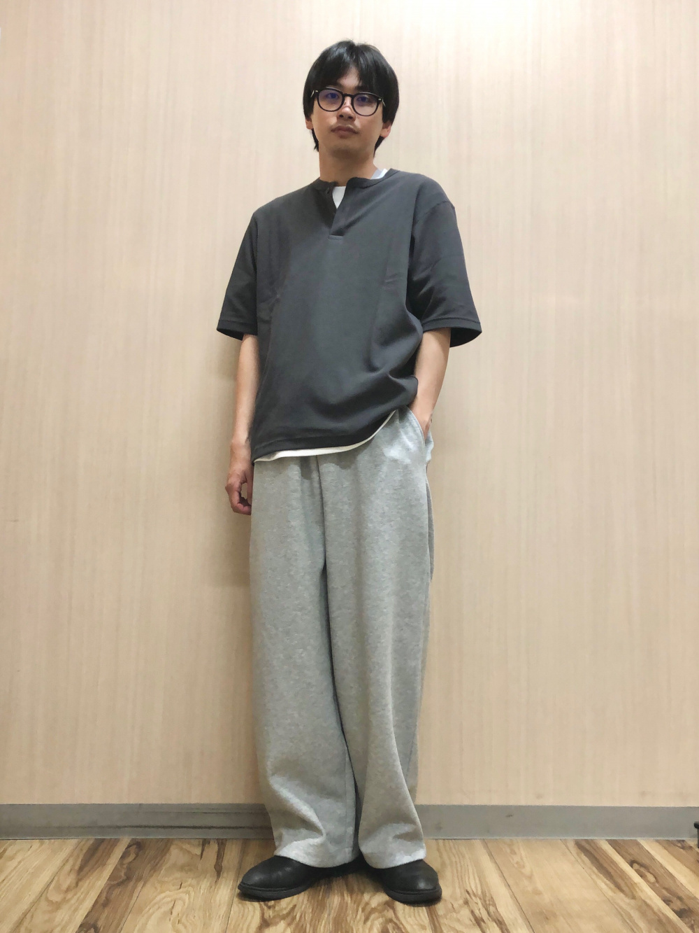 「圓領T恤(短袖) 465186 / 476294、休閒連帽上衣(長袖)」的穿搭靈感 | UNIQLO台灣