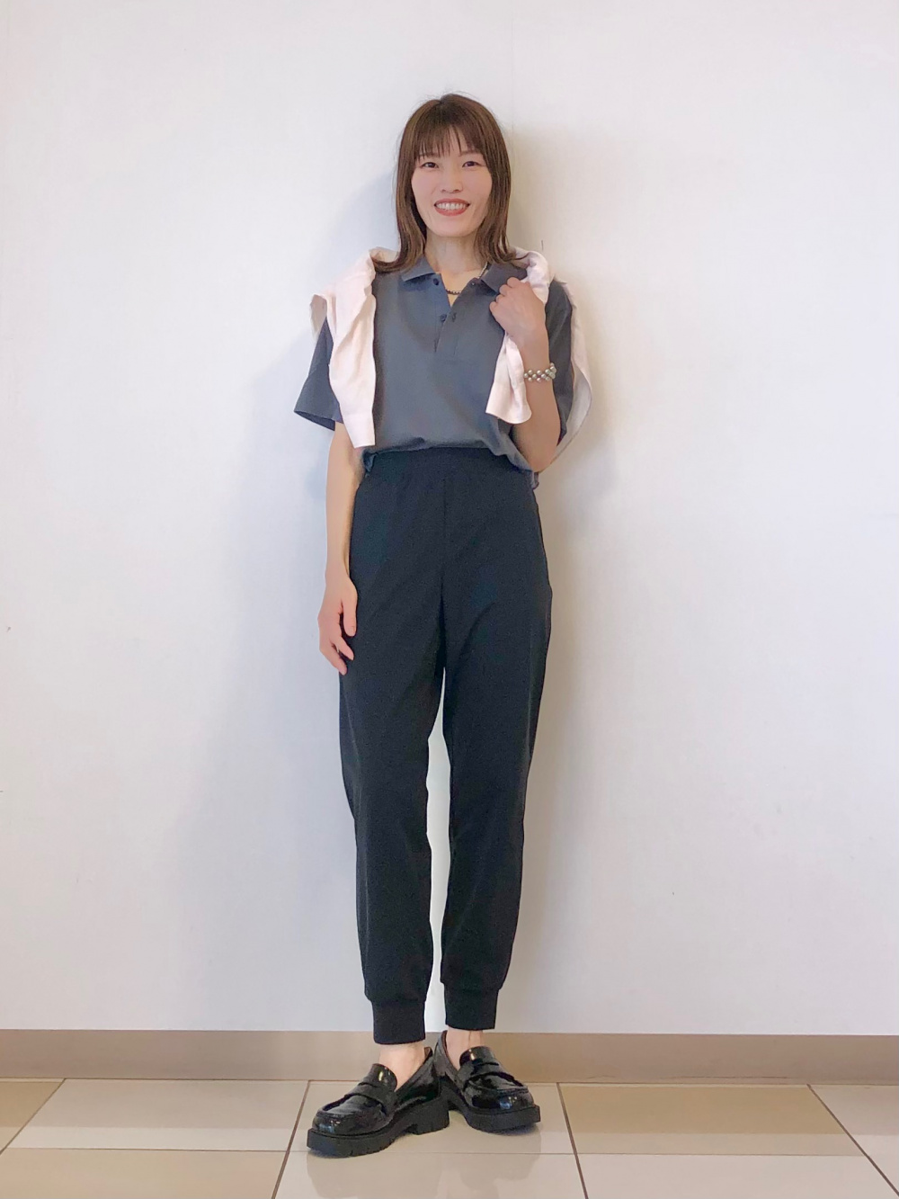 「2Way肩背包、特級彈性Active束口褲 465784」的穿搭靈感 | UNIQLO台灣