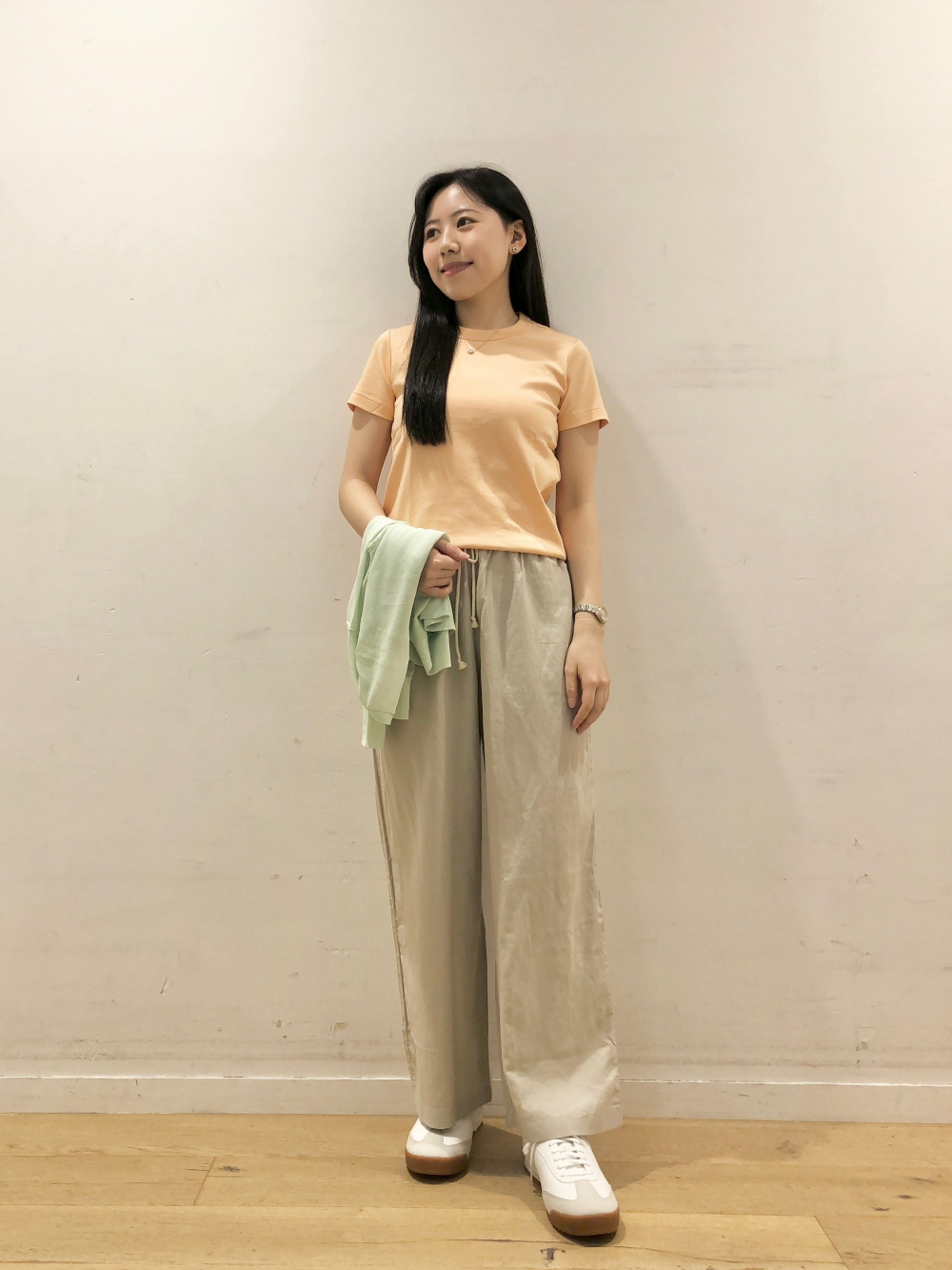 「圓領T恤(短袖)、特級彈性Active束口褲 465784」的穿搭靈感 | UNIQLO台灣