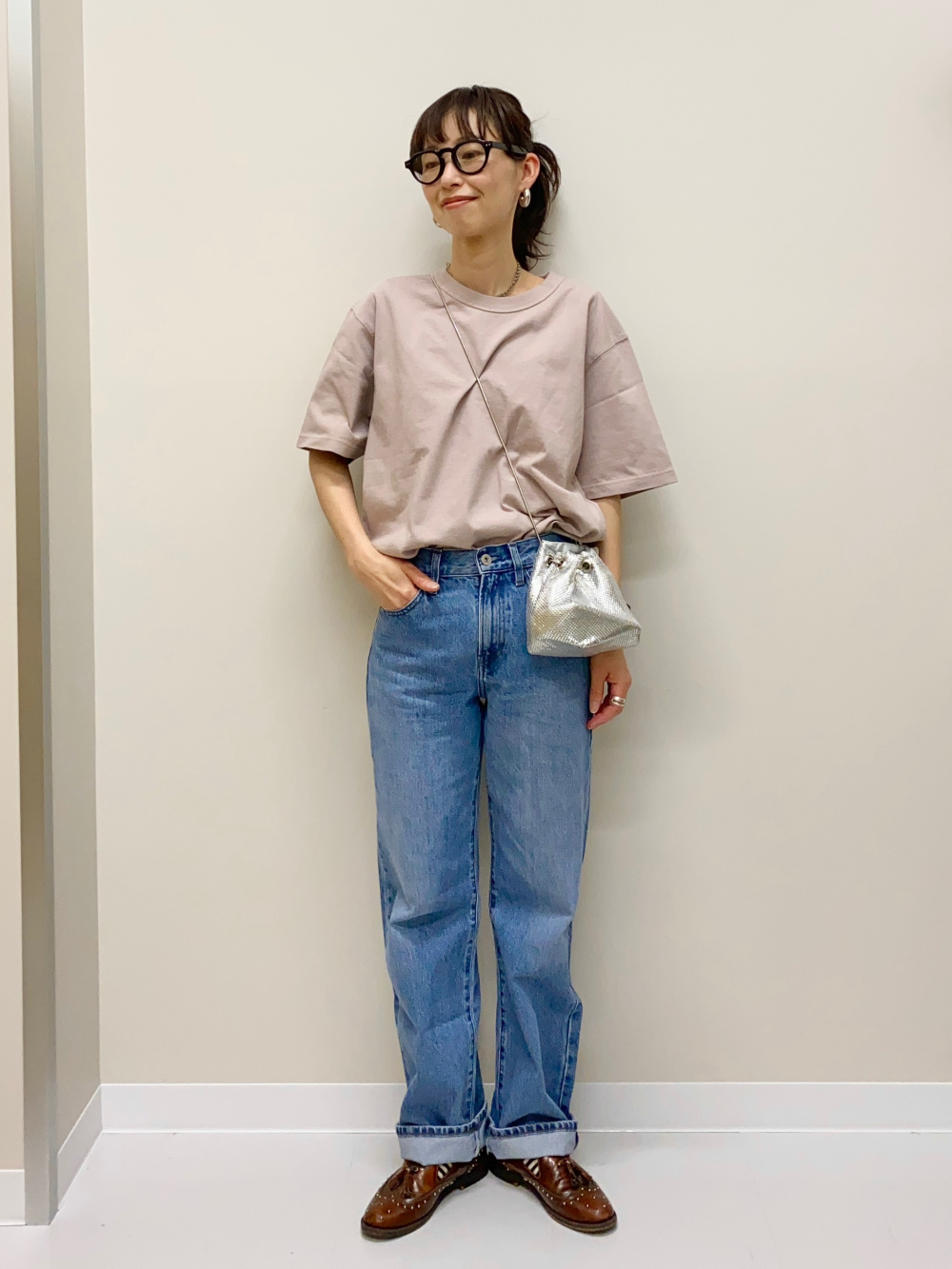 「圓領T恤(短袖) 465186 / 476294、直筒牛仔褲」的穿搭靈感 | UNIQLO台灣