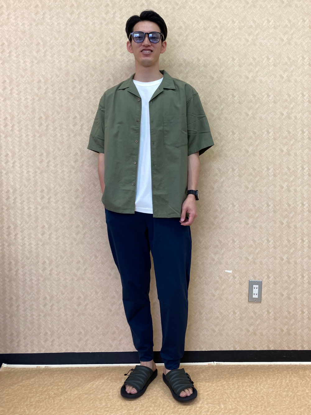 「ポケッタブルUVカットパーカ/NANODESIGN、ドライEXスタンドカラーポロシャツ」の着用コーディネート| ユニクロ公式