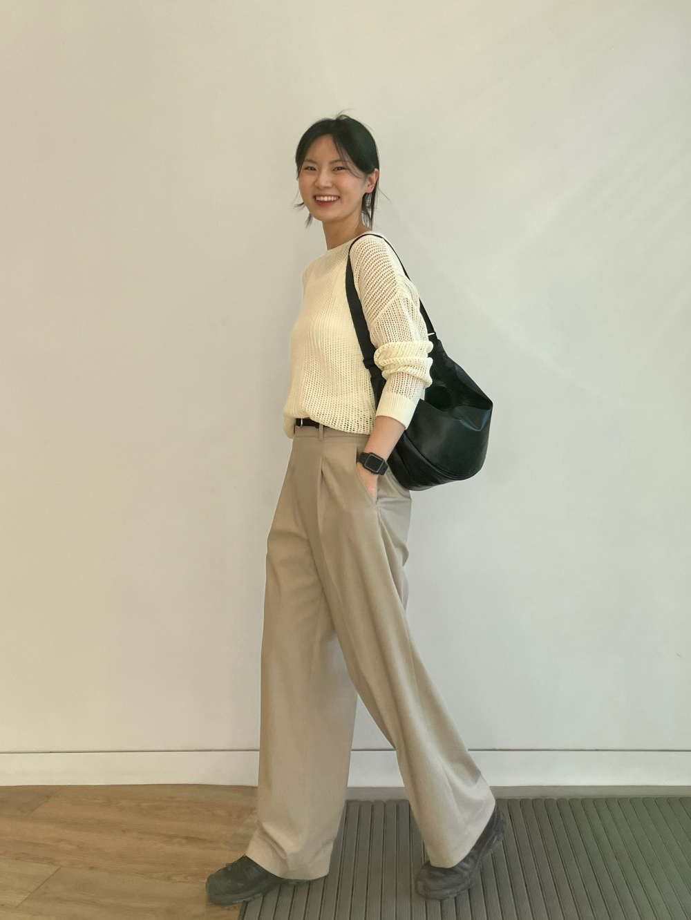 「턱와이드팬츠(2WAY스트레치·다리길이69~71cm)、스무드코튼크루넥스웨터」의 스타일링 팁을 확인해보세요