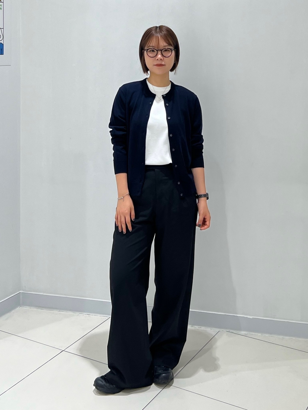 「턱와이드팬츠(2WAY스트레치·다리길이69~71cm)、스무드코튼크루넥스웨터」의 스타일링 팁을 확인해보세요