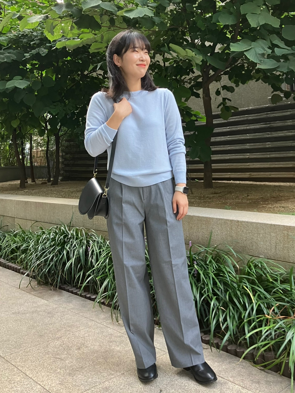 「턱와이드팬츠(2WAY스트레치·다리길이69~71cm)、스무드코튼크루넥스웨터」의 스타일링 팁을 확인해보세요