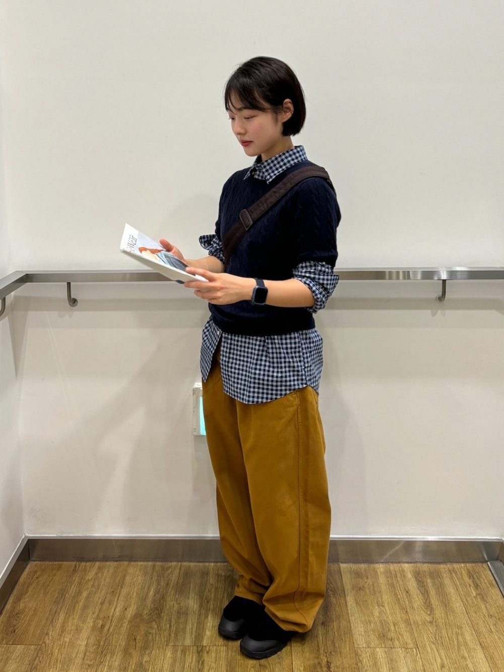Check styling ideas for「Cross Body Bag」| UNIQLO TH
