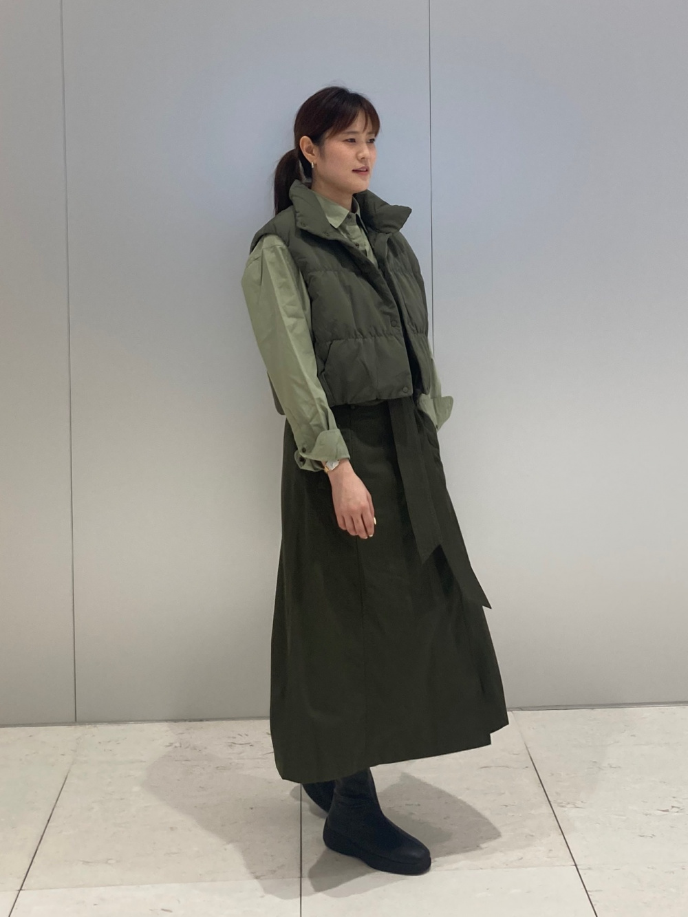 「SUPIMA COTTON크루넥T(반팔)、KAWS + Warhol 2WAY토트백」의 스타일링 팁을 확인해보세요